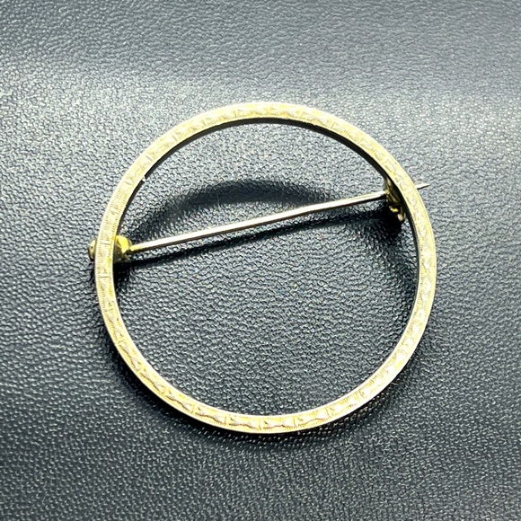 Jewelry | Vintage Embossed Pattern Round Circle Brooch Pin | Poshmark